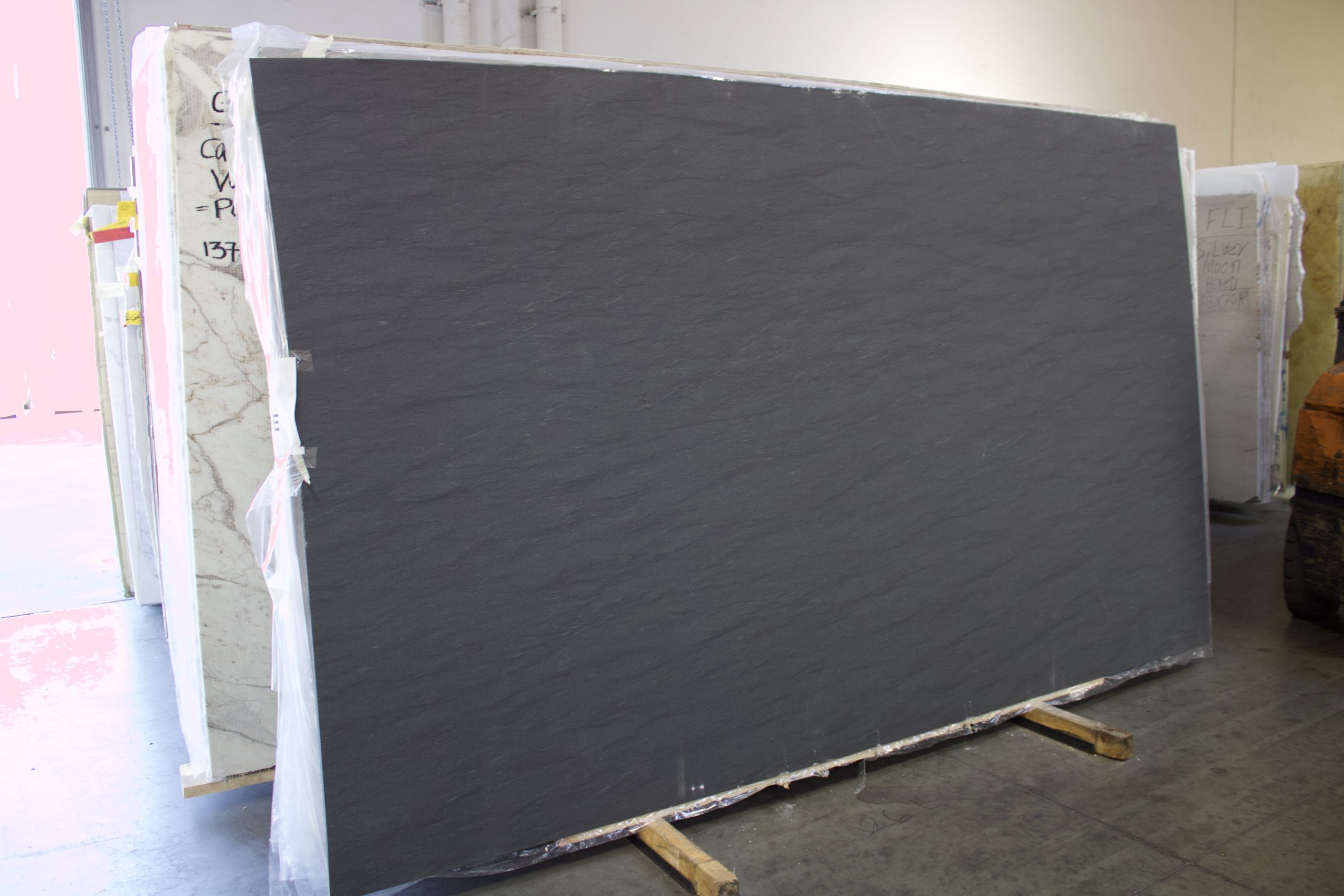 Black Vermont - Deep tech EM722312 | Stone Slab Store